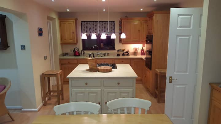 House In A Village - Wantage