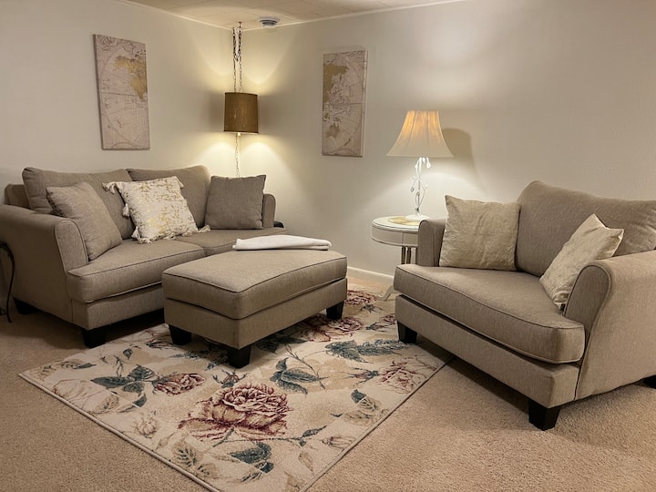 Quiet Cozy Apartment Located Steps From A Park - Billings, MT