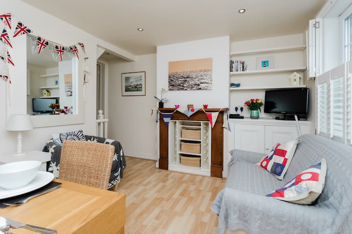 Charming Character Cottage In Central Cowes - Isle of Wight
