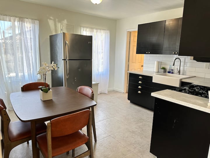 Beautifully Renovated San Leandro Home By Bart - San Leandro, CA