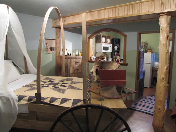 Covered Wagon Private Suite/b&b - Texas