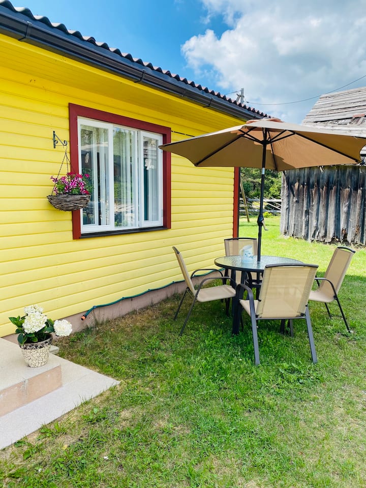 Hubane Majaosa Mere Lähedal - Estonia