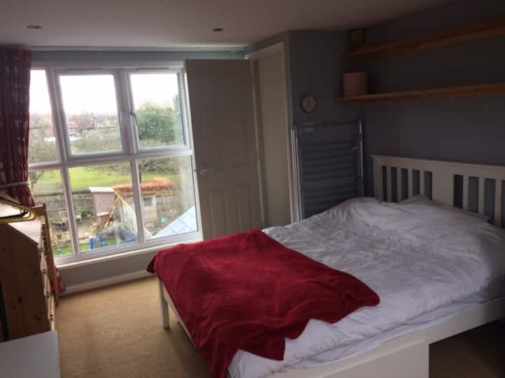 Double Bedroom With Orchard View. Ensuite. Oxford. - Oxford