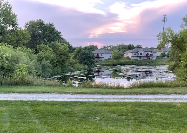 Pond View Staycay - Tesla 50amp - Lake Macbride State Park, Solon