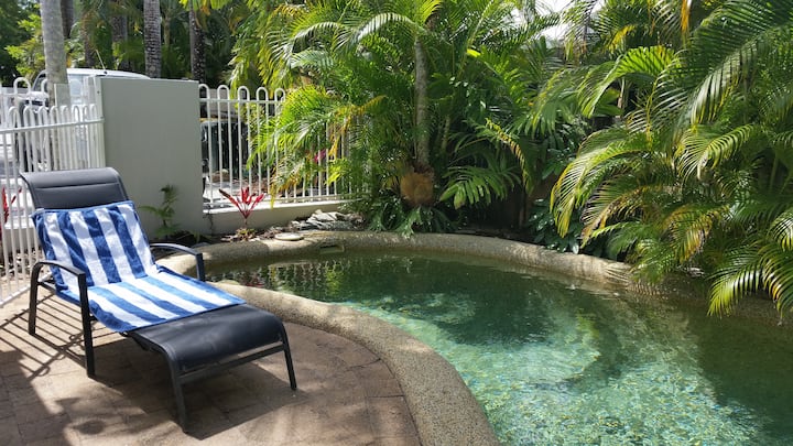 Tropical 2 Bedroom Villa - Private Pool & Wifi - Four Mile Beach, Port Douglas