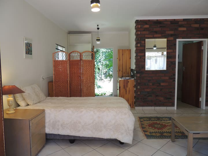 Liz' Place - Centurion