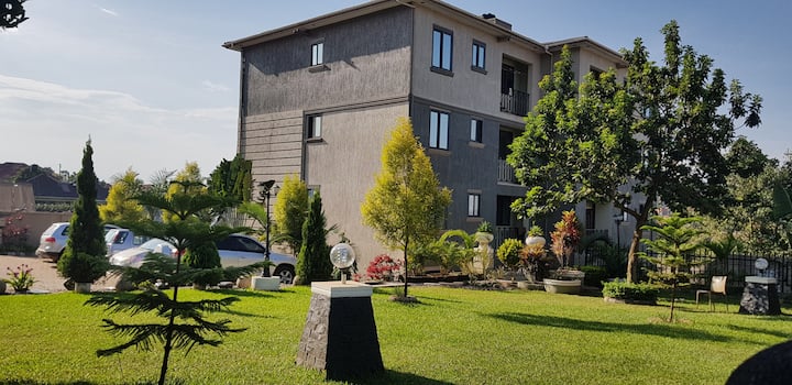 2br2b*wifi*pool*gardens Modern Vacation Apartment - Kampala