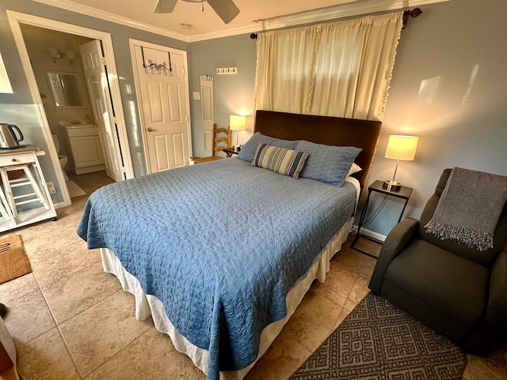 Quiet Private Entrance Backyard Guest Suite - Jacksonville