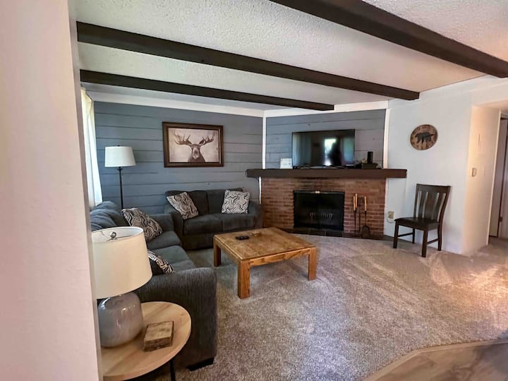 Downtown Condo Next To Hiking & Biking Trails - Breckenridge, CO