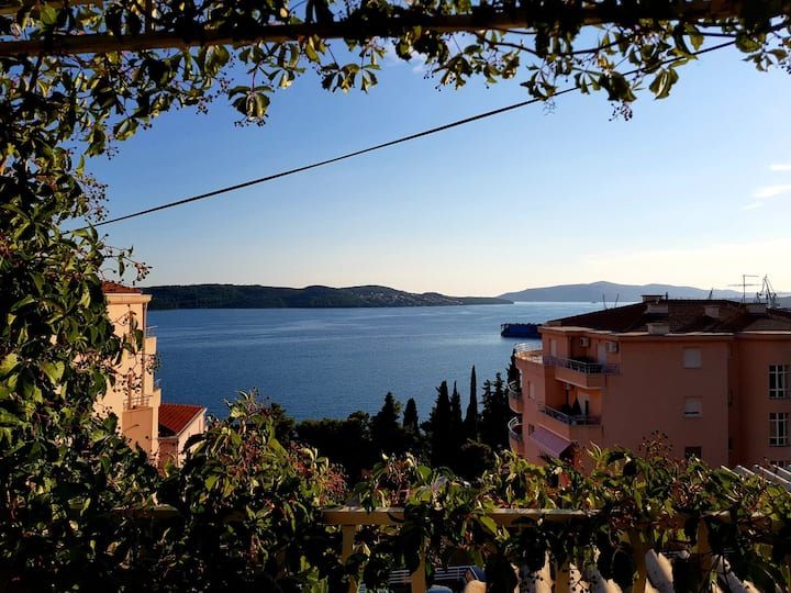 Two Bedroom Apartment With Sea Views - Trogir