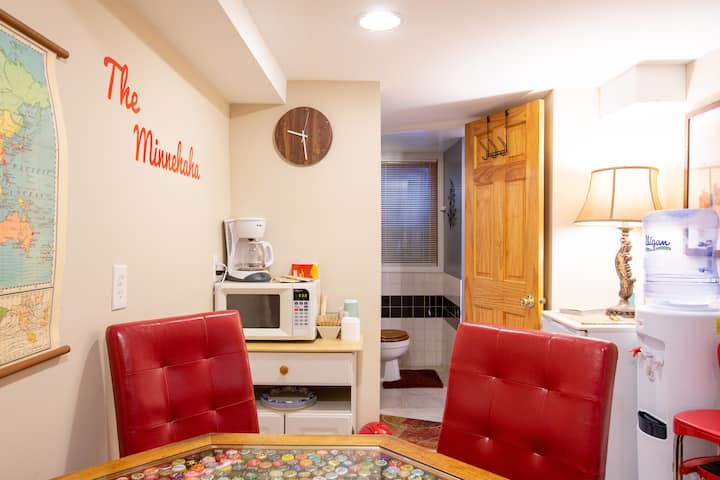 "The Minnehaha" - Cozy Suite On The Light Rail! - Minneapolis, MN
