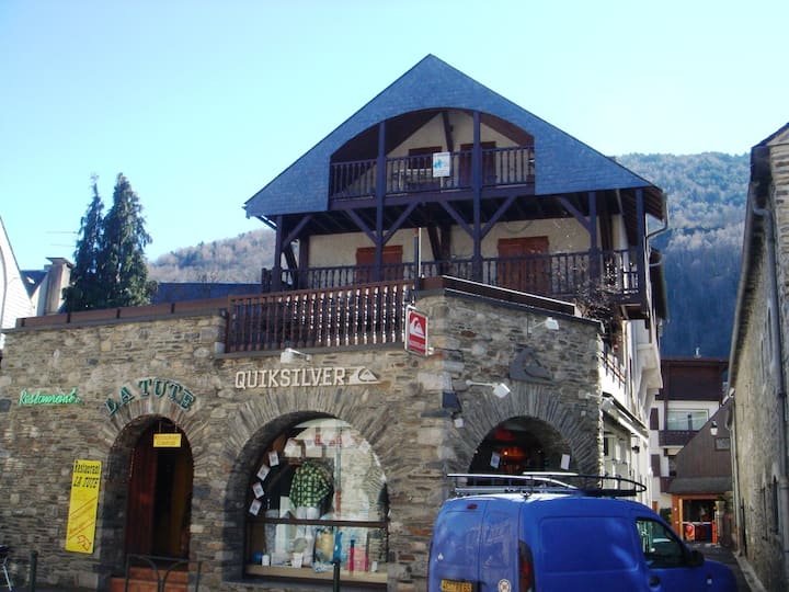 Grand Appartement Dans Chalet Au Coeur De St-lary - La Mongie