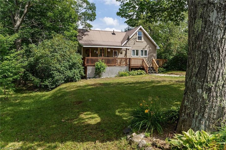 Cozy Lakeview Bala Cottage - Bala (Canada)