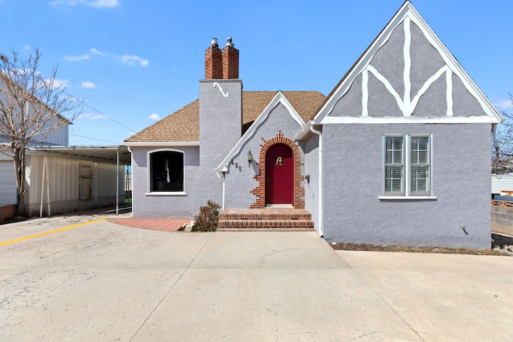 Much Ado About Adventure (1930s Home Sleeps 5) - Cedar City, UT