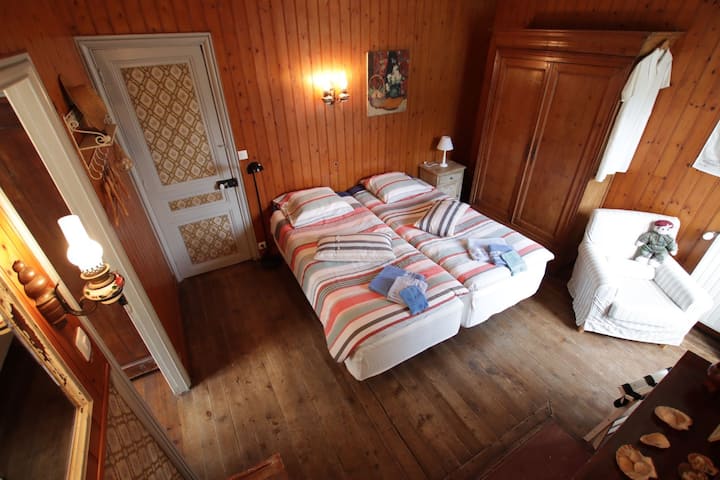 'La Chaloupe' Room With 2 Single Beds In B&b - Arromanches-les-Bains