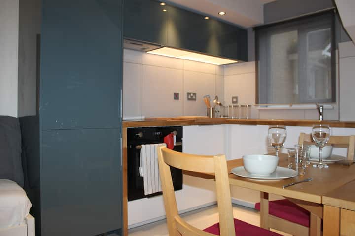 Contemporary, Quiet, Private Mews Duplex Apartment - Oxford
