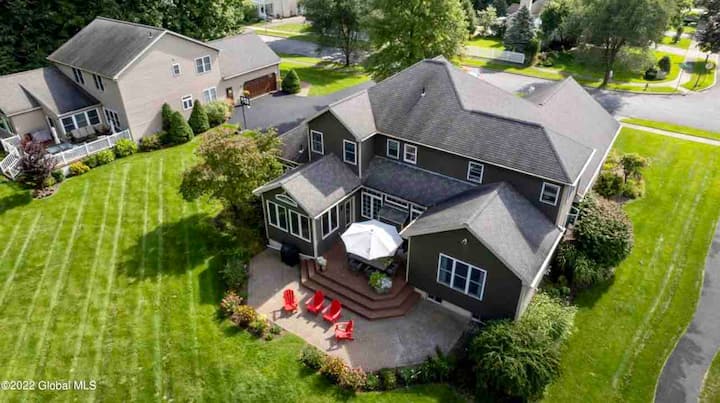 Saratoga Luxury Home With Lake Views And Beach! - Saratoga Springs, NY