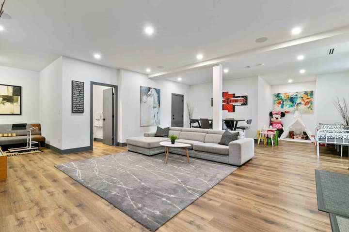 Spacious, Family-friendly Home - Port Moody