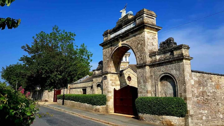 2 Bed 2 Bath Cottage, Sea Views, Beach/town - Isle of Wight