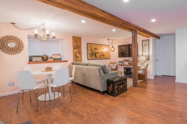 Hip & Spacious: Mt. Tabor Haven With Hot Tub! - Woodstock - Portland