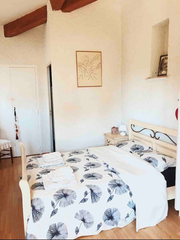 Grande Chambre Dans Villa Provençale, Piscine - Fréjus