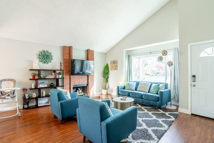 Spacious Modern 4b2b House*w/d*parking*foosball - Union City, CA