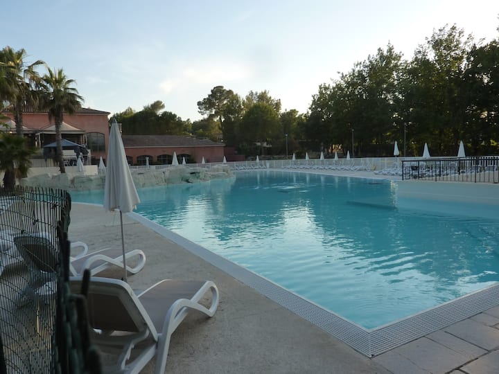 Studio Au Domaine De Fayence Avec Piscine Commune. - France