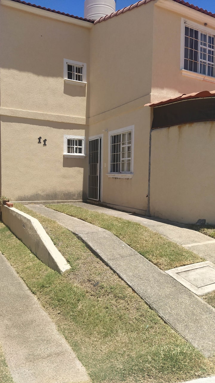 Casa En Ixtapa, 3 Recamaras, Fracc. Flamingos - Ixtapa Zihuatanejo