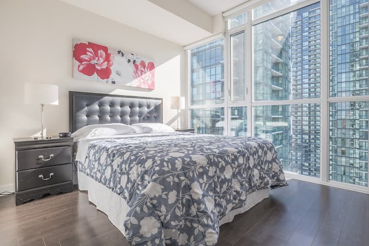 Professionally Managed 1br Condo Square One R13 - Mississauga