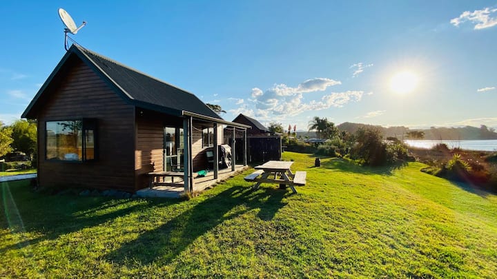 Pahoia Beachfront Cabins - Ōmokoroa
