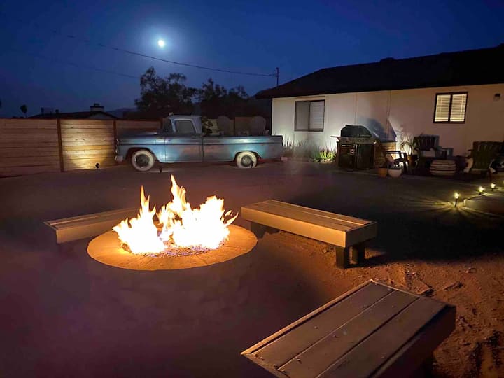 Jt Parkviewbnb Fire Pit Spa Bar Shed Chevy Pick Up - Twentynine Palms