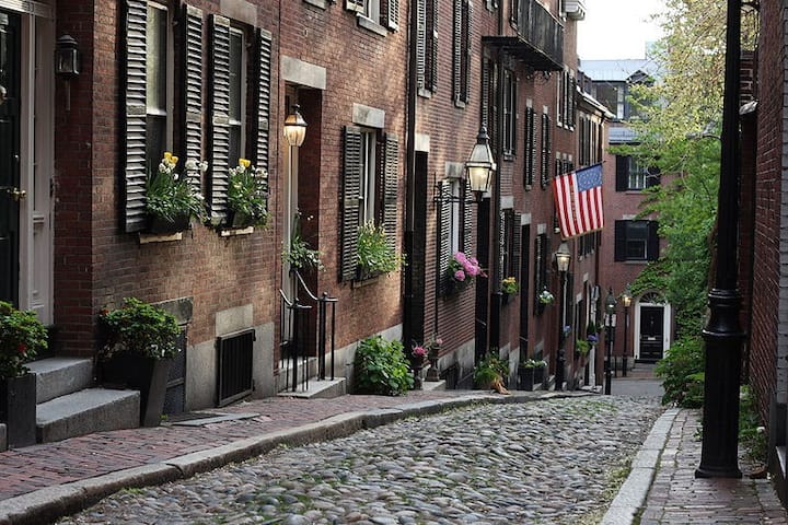 Cobblestone Way On Beacon Hill-walk To Mgh Subway - Boston, MA