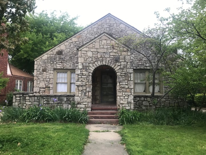 Restored Cottage In The Heart Of Tulsa - Tulsa, OK