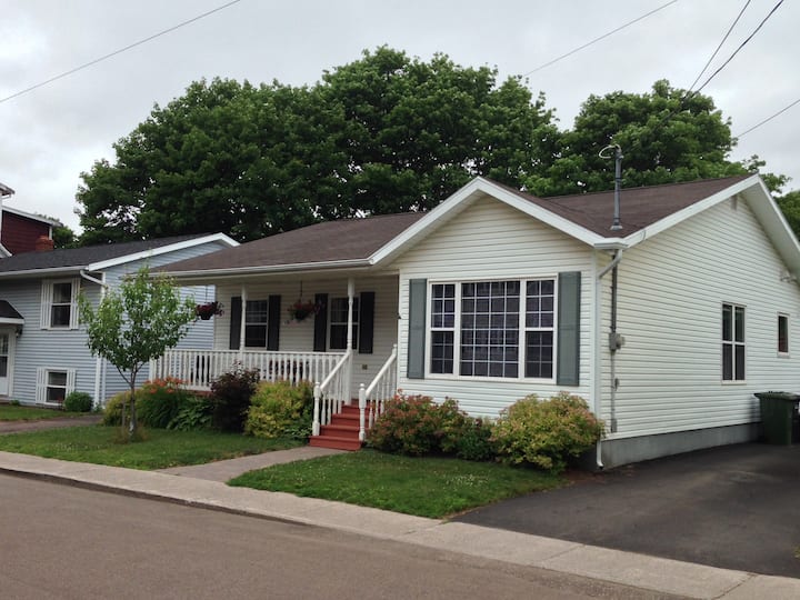 Peaceful Downtown Hideaway - Charlottetown