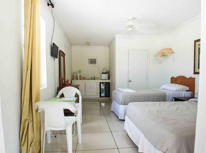 Relaxing Location Within 5 Minutes Of Best Beaches - Turks and Caicos Islands