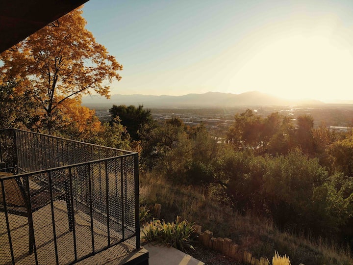 Capitol Hill Getaway, Spectacular Views, 2 Story - Salt Lake City, UT
