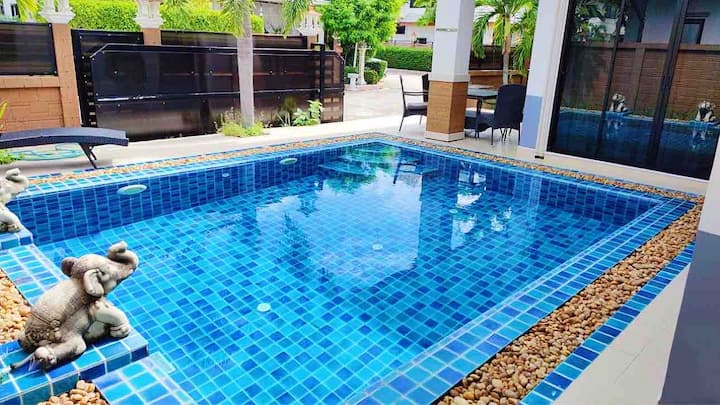 Family Swimming Pool Villa - Pattaya