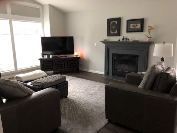 Comfortable Quiet Queen Bdrm W/tv - Happy Valley - Happy Valley, OR
