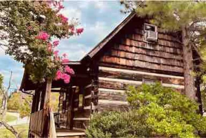 Cabin On Main - Winston-Salem, NC