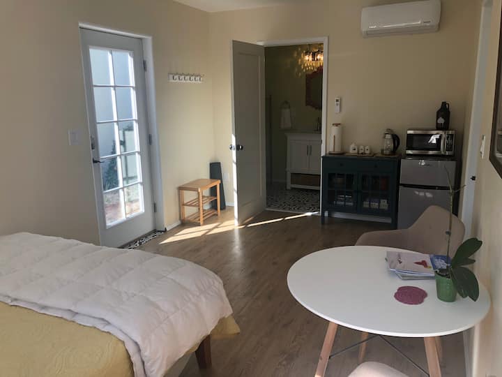Separate Guest Suite ~ Unm/unmh/nob Hill - Albuquerque, NM