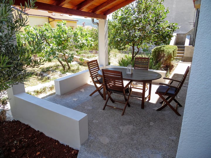 Cozy Apartment With Garden Terrace For 4 - Cres