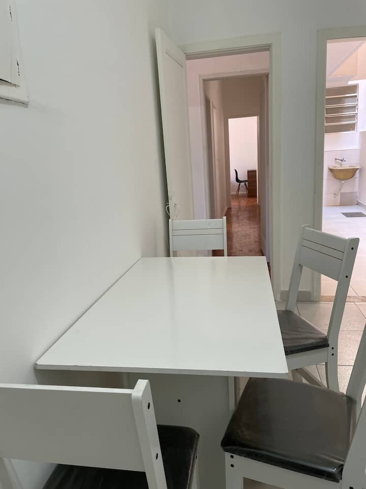 Quarto Na Savassi Em Excelente Localização. - Belo Horizonte