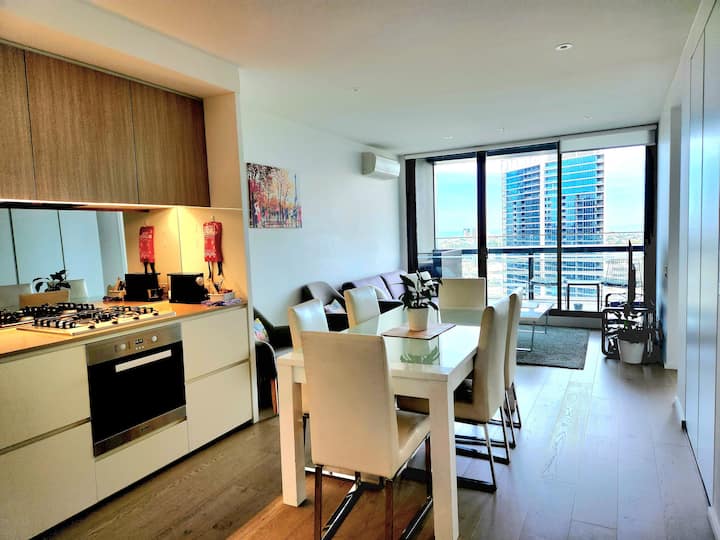 Classic 2 Bedroom - River & Bay Views On Collins - Melbourne