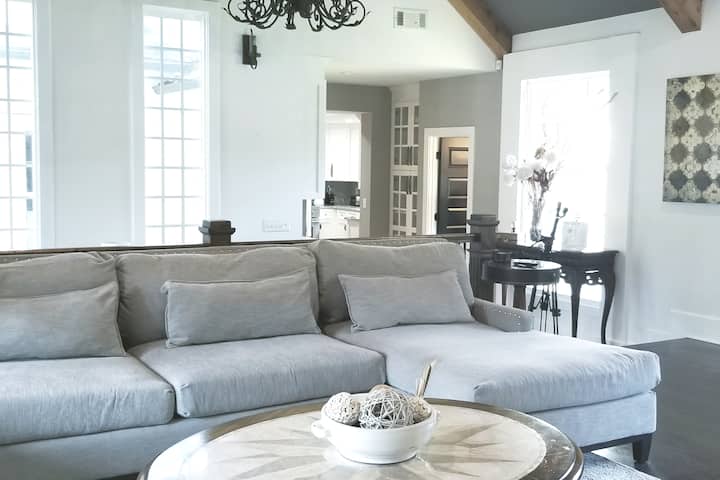 Beautiful Luxury Home Near Smyrna Village & Braves - Smyrna, GA