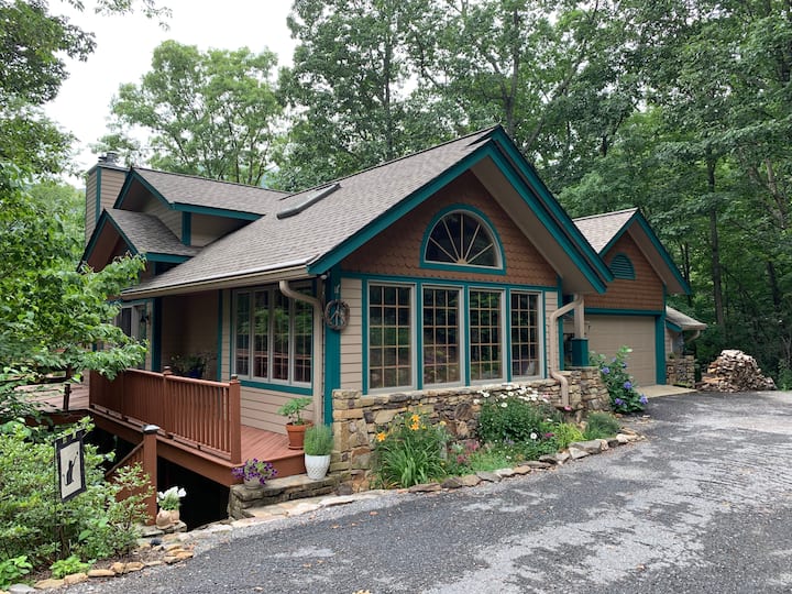 Mountain Retreat-10 Mins To Downtown Black Mtn. - Black Mountain, NC