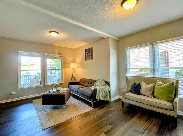 Charm 2-story Retreat 50% Off Cleaning Fee - Greensboro, NC