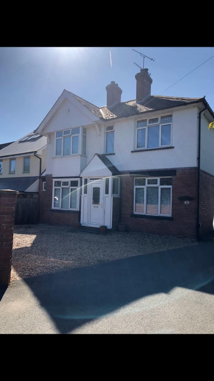 Entire Spacious House Wifi Garden & Ample Parking - Exeter