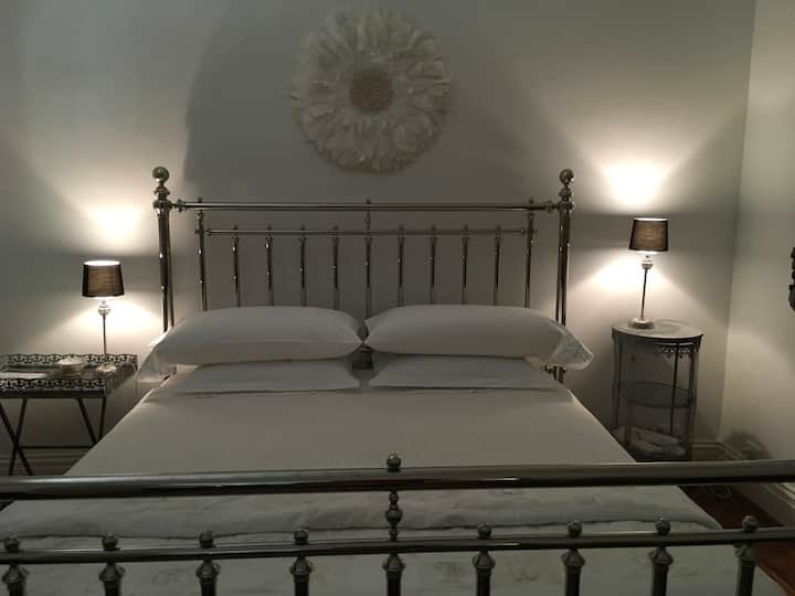 Romantic Buckellberry  !Kingbed - Tamworth