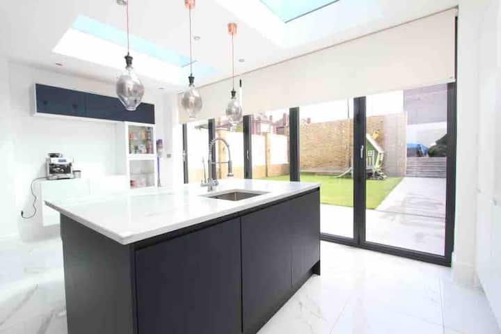 Lux Spacious 4-bedroom In Uxbridge - Slough