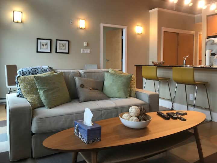 Downtown Condo - Victoria